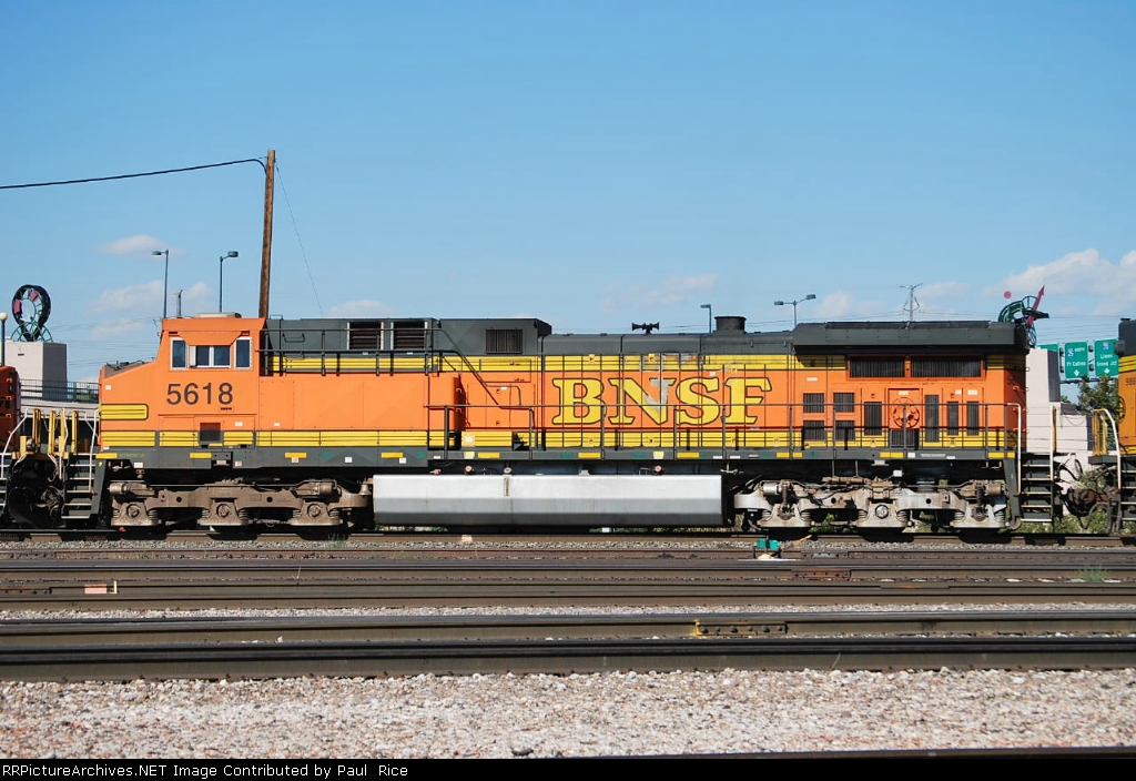 BNSF 5618